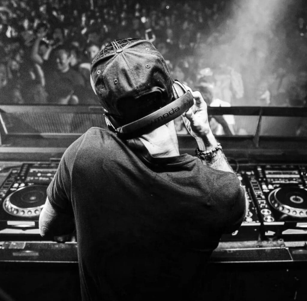 Neon Lights & City Nights: The Best Night Clubs in London | Wildest